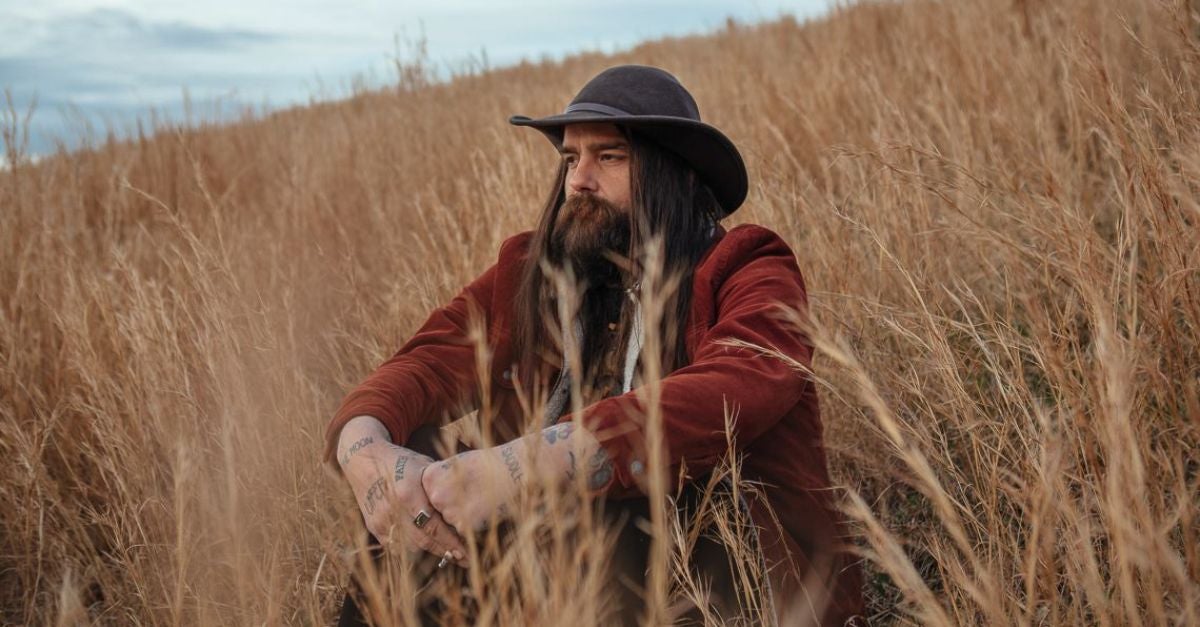 Arlo McKinley with Senora May, Extra Gold | Z2 Entertainment